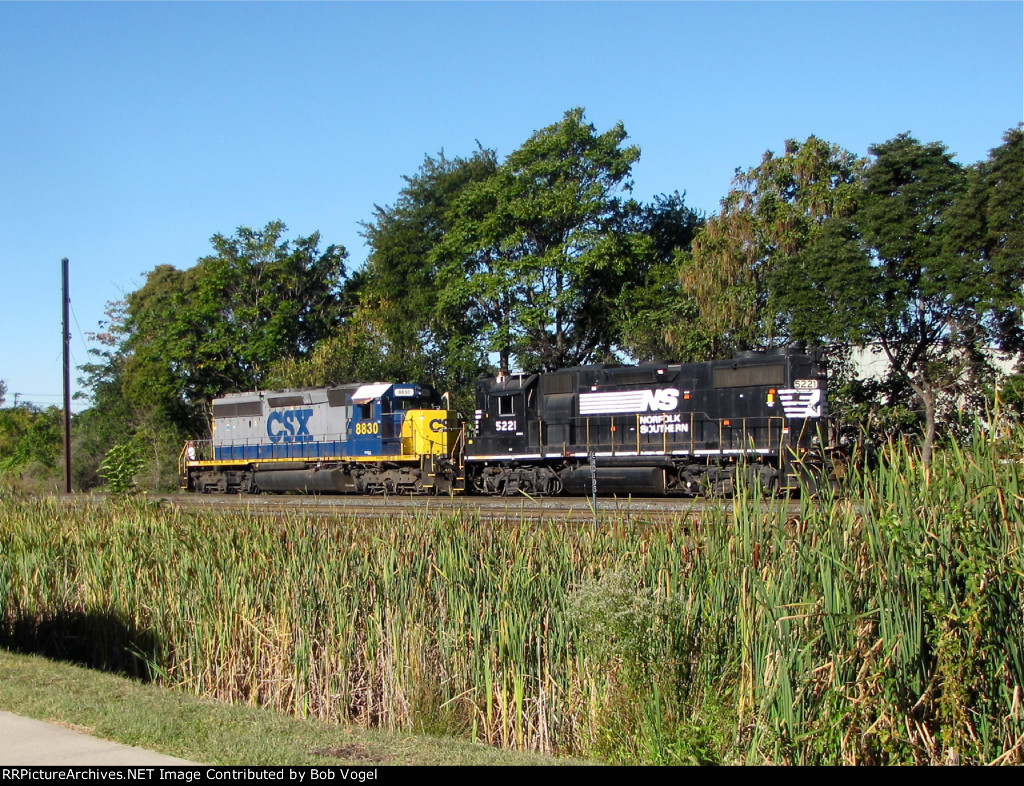 NS 5221 and CSX 8830